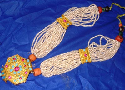 Himalayan Heritage - Himalayan Shawls, Himalayan Carpets, Himalayan ...