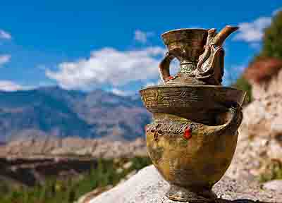 Himalayan Heritage - Himalayan Pottery, thin coat of plaster or wood ...