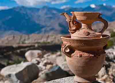 Himalayan Heritage - Himalayan Pottery, thin coat of plaster or wood ...